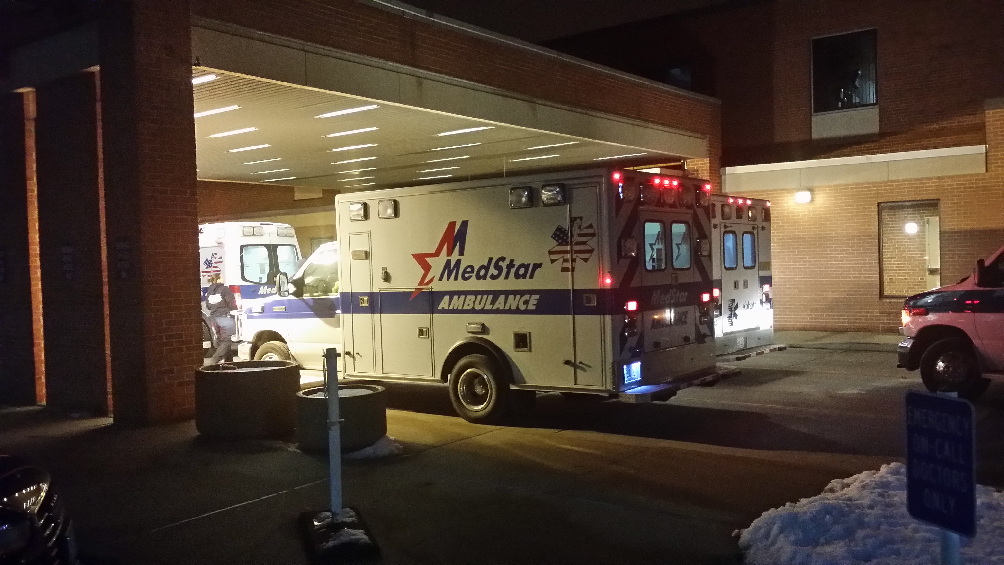 Prison bus crashes on I-64 | ksdk.com