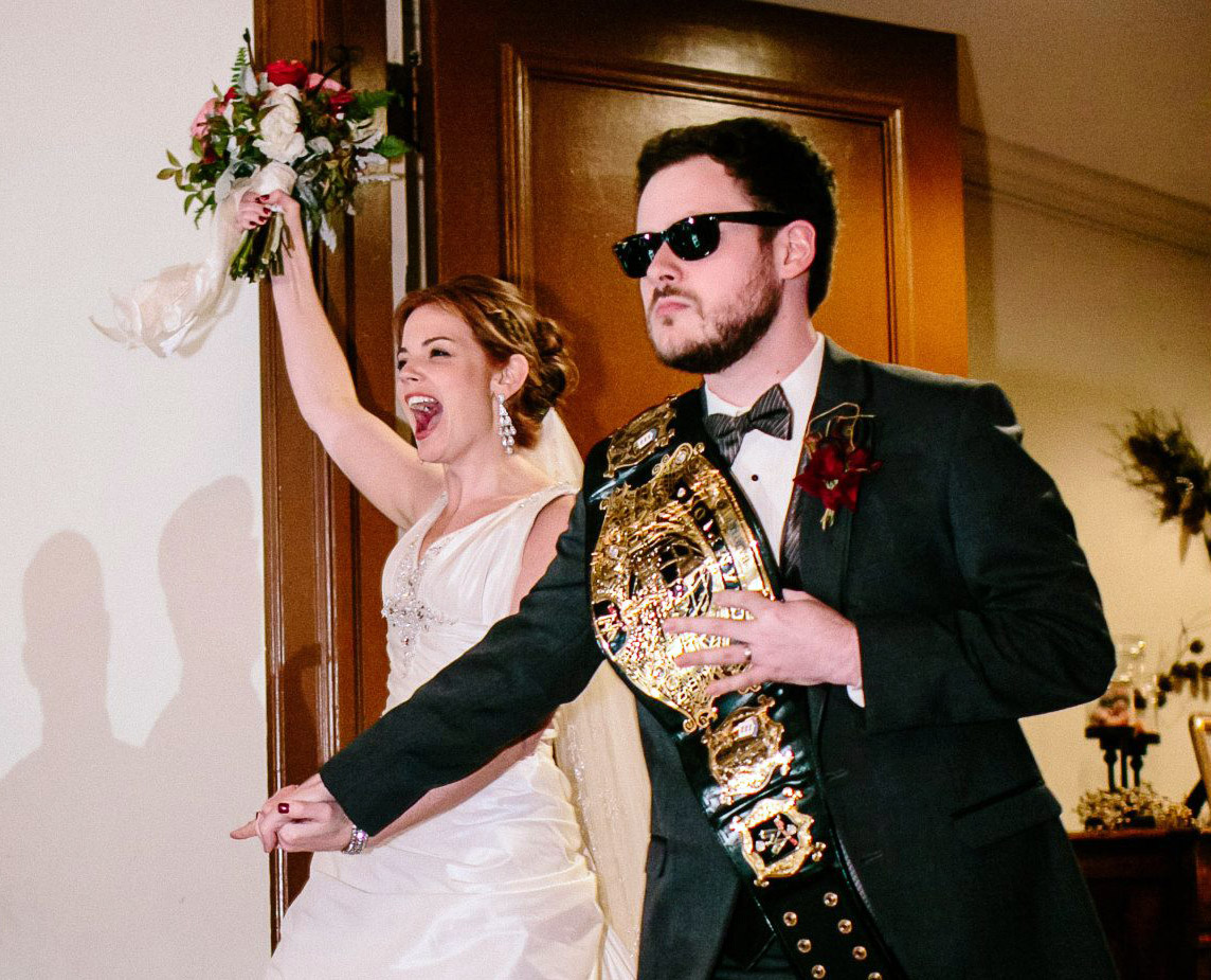 Couple's wrestling-themed wedding goes viral | ksdk.com