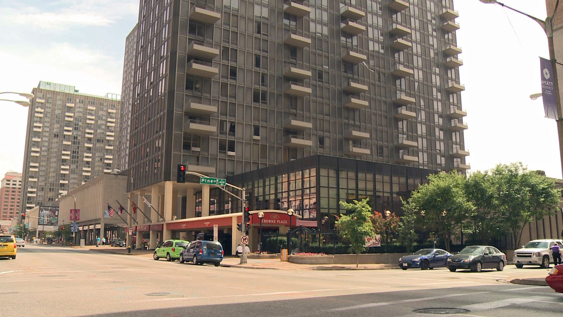 Man dead after 8-story fall out hotel window | ksdk.com