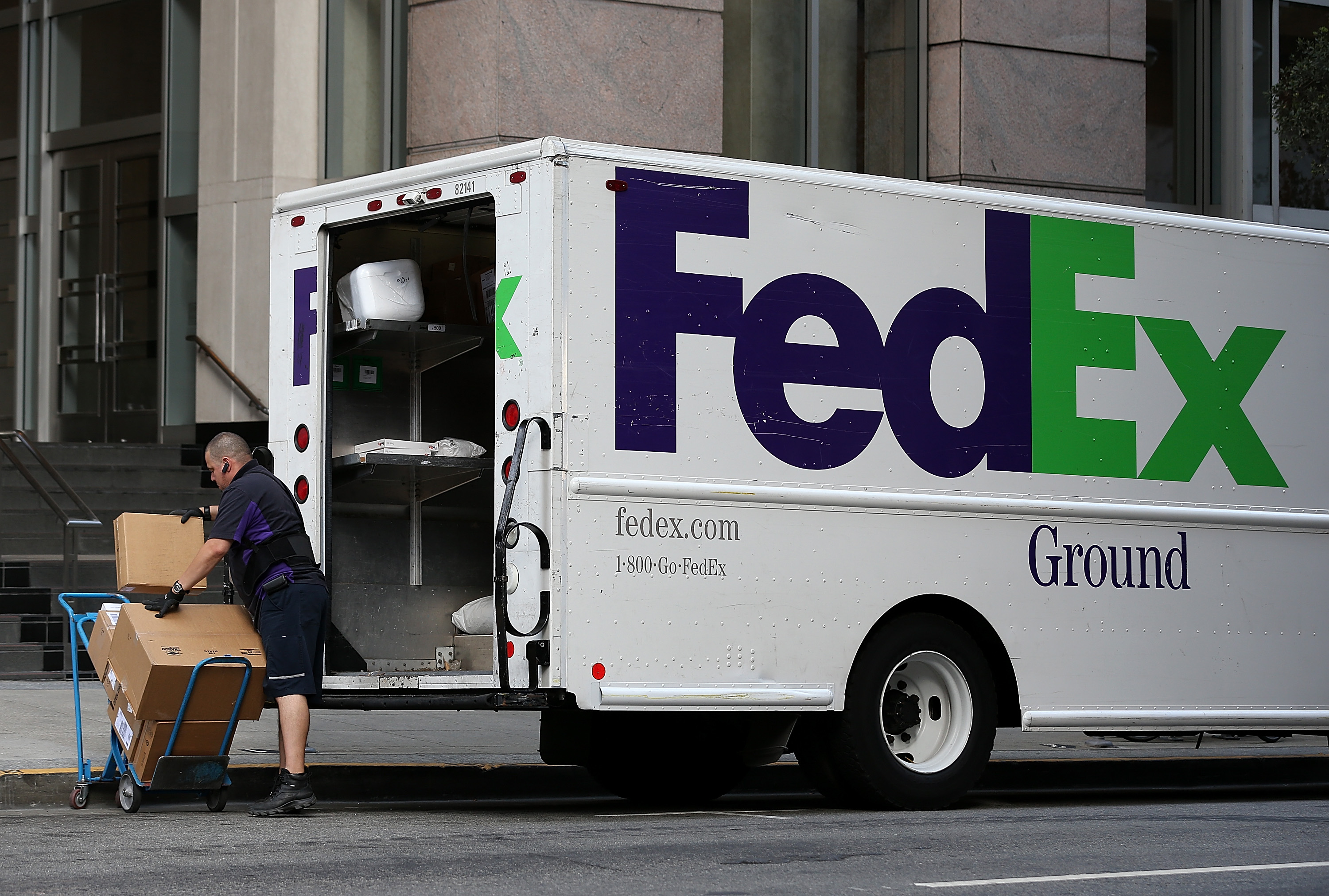 FedEx charged with trafficking drugs for Web pharmacies | ksdk.com