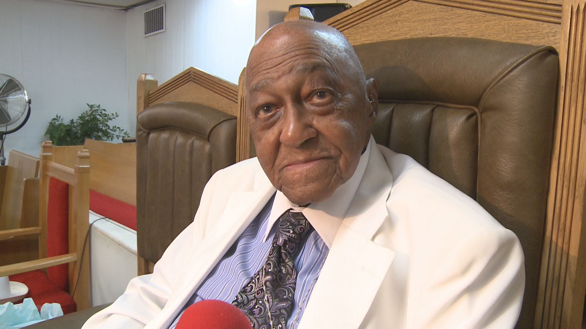 100-year-old pastor celebrates Easter with fellow centenarian | ksdk.com