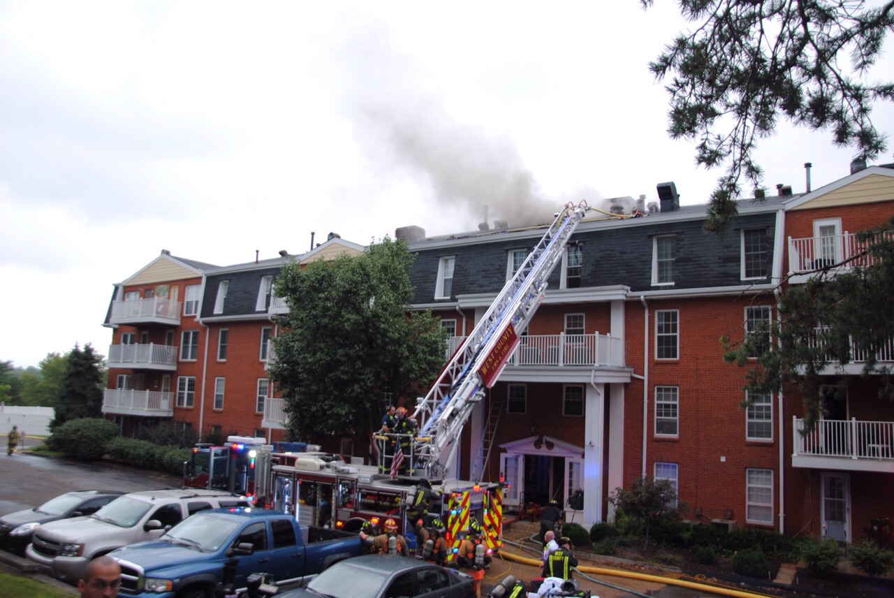 Two injured in fire at Chesterfield apartment complex | ksdk.com