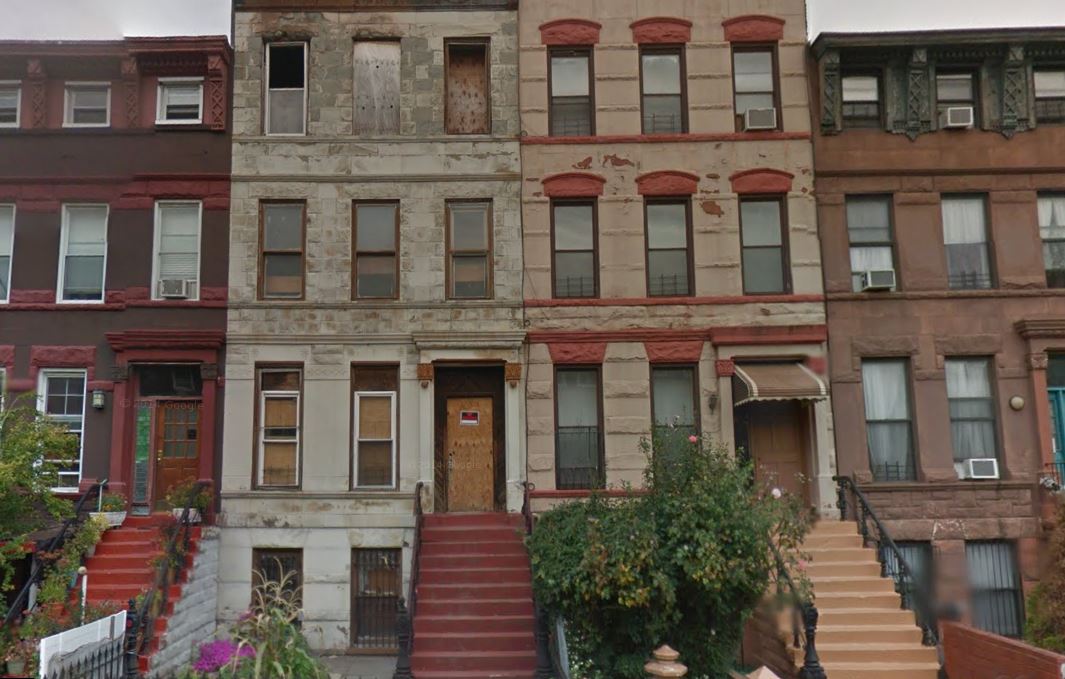 NYPD cop stole 4-story townhouse, DA says | ksdk.com