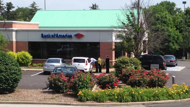 St. Charles bank robbery, bomb threat investigated | ksdk.com