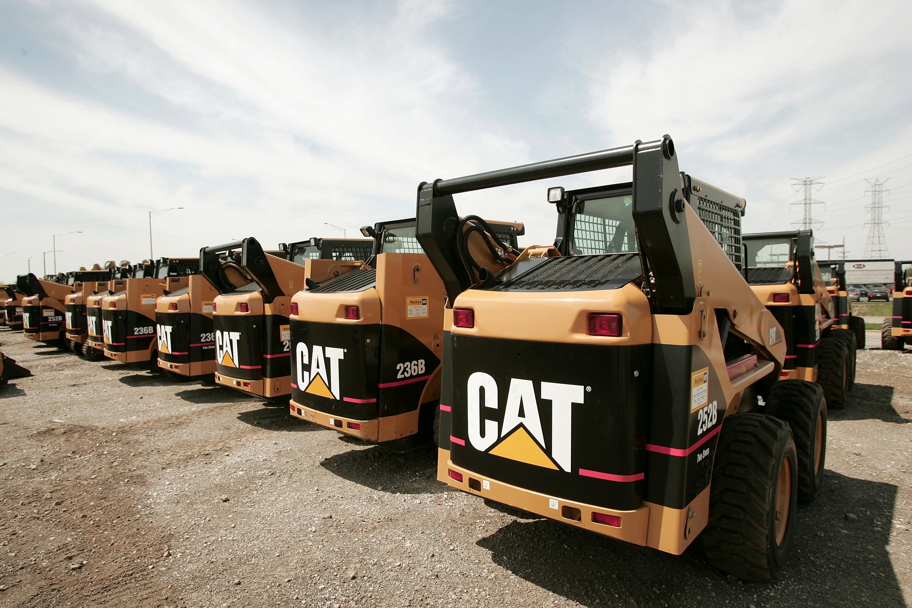 Caterpillar announces layoffs at East Peoria, Decatur plants | ksdk.com
