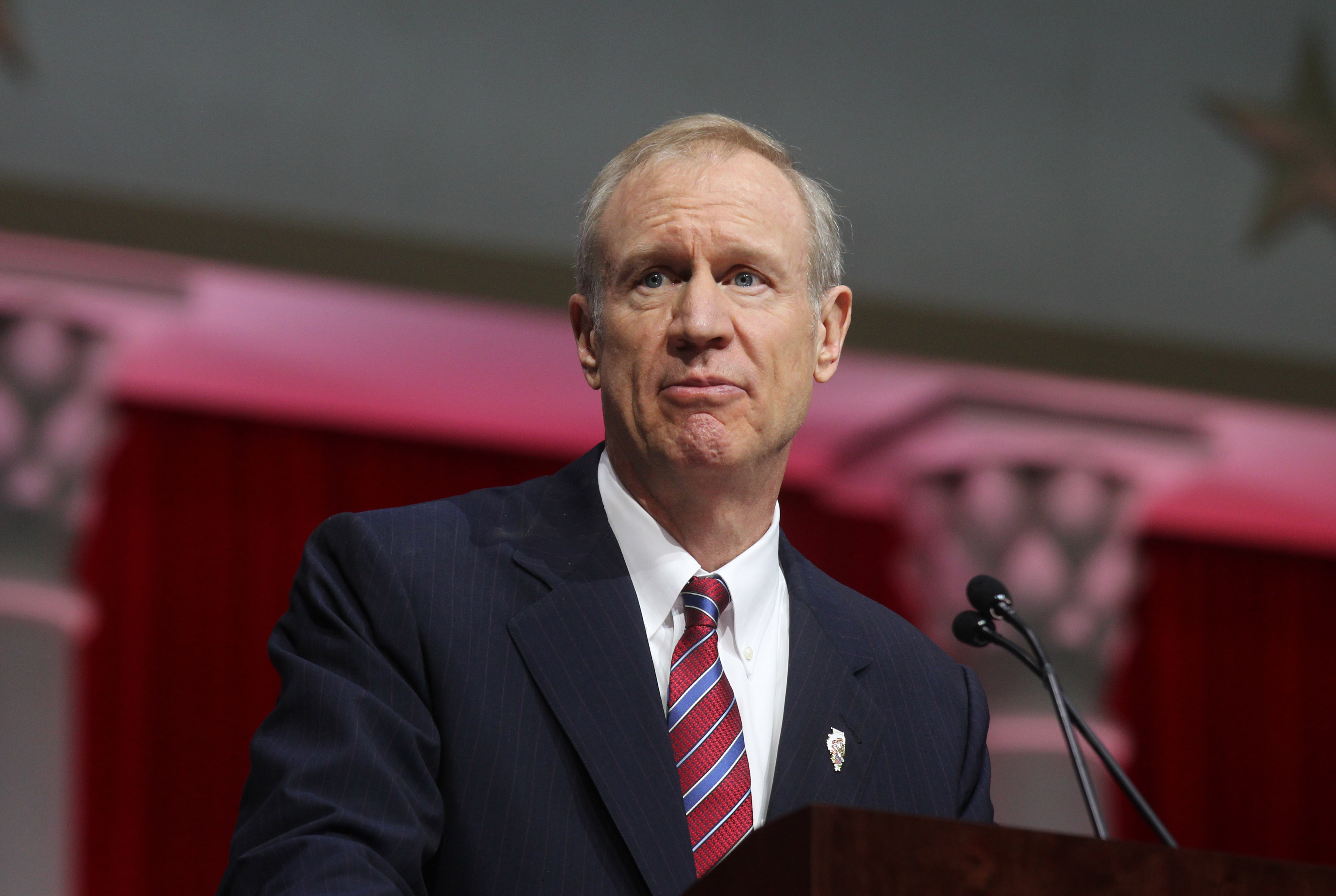 Gov. Rauner stops in Metro East to push for veto | ksdk.com