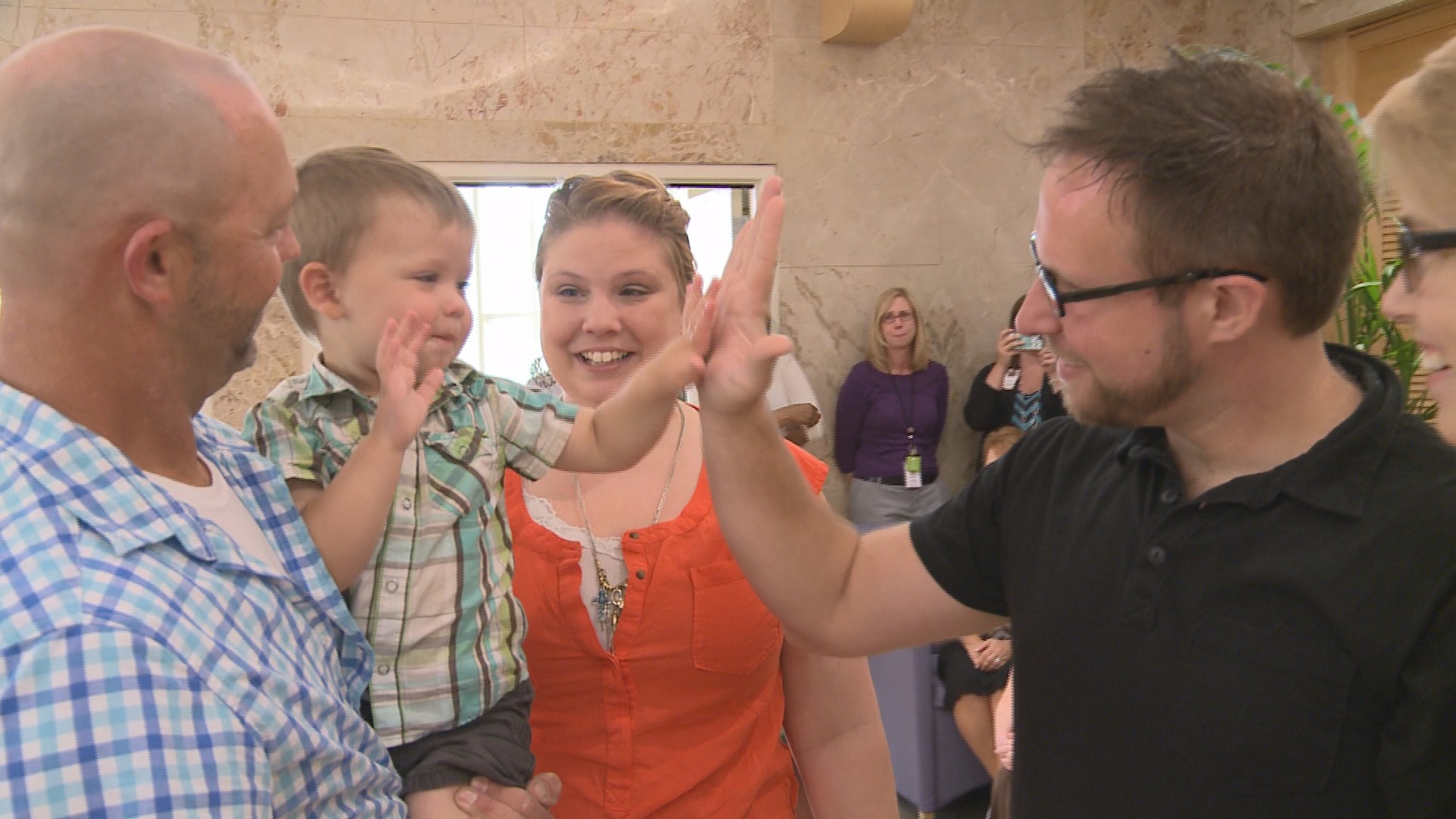 St. Louis family meets life-saving bone marrow donor | ksdk.com