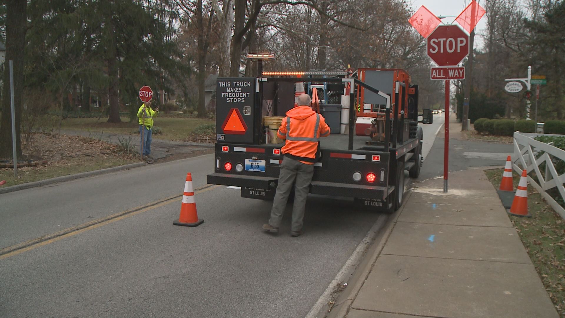Kirkwood installs temporary stop signs | ksdk.com