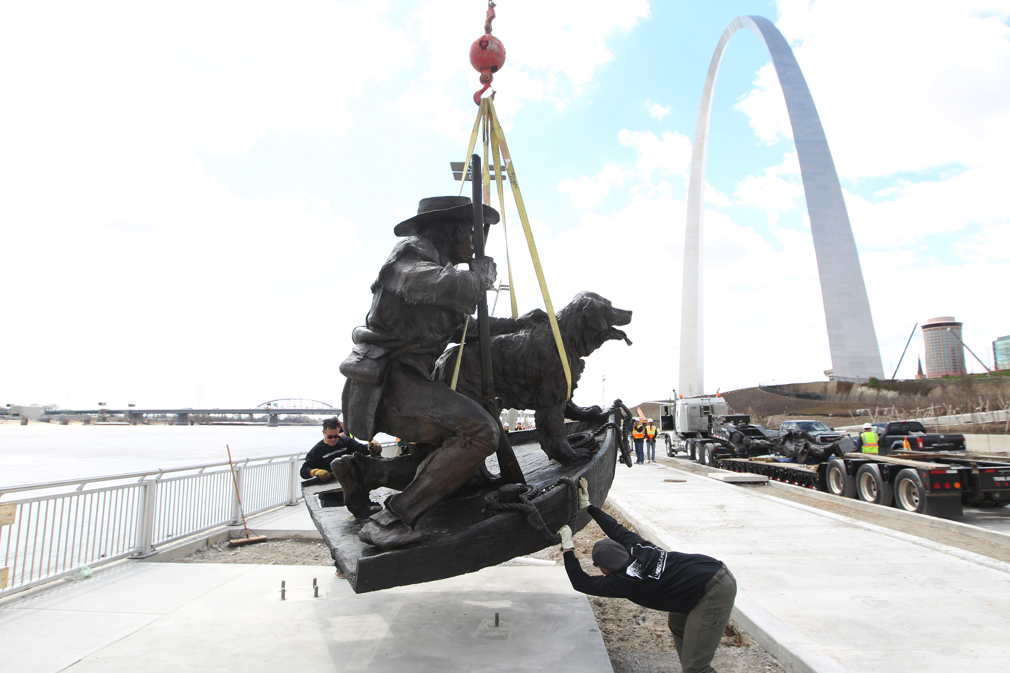 Famous statue returns to STL riverfront | ksdk.com
