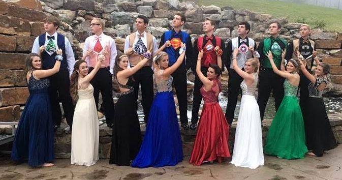 Heroic prom photo goes viral | ksdk.com