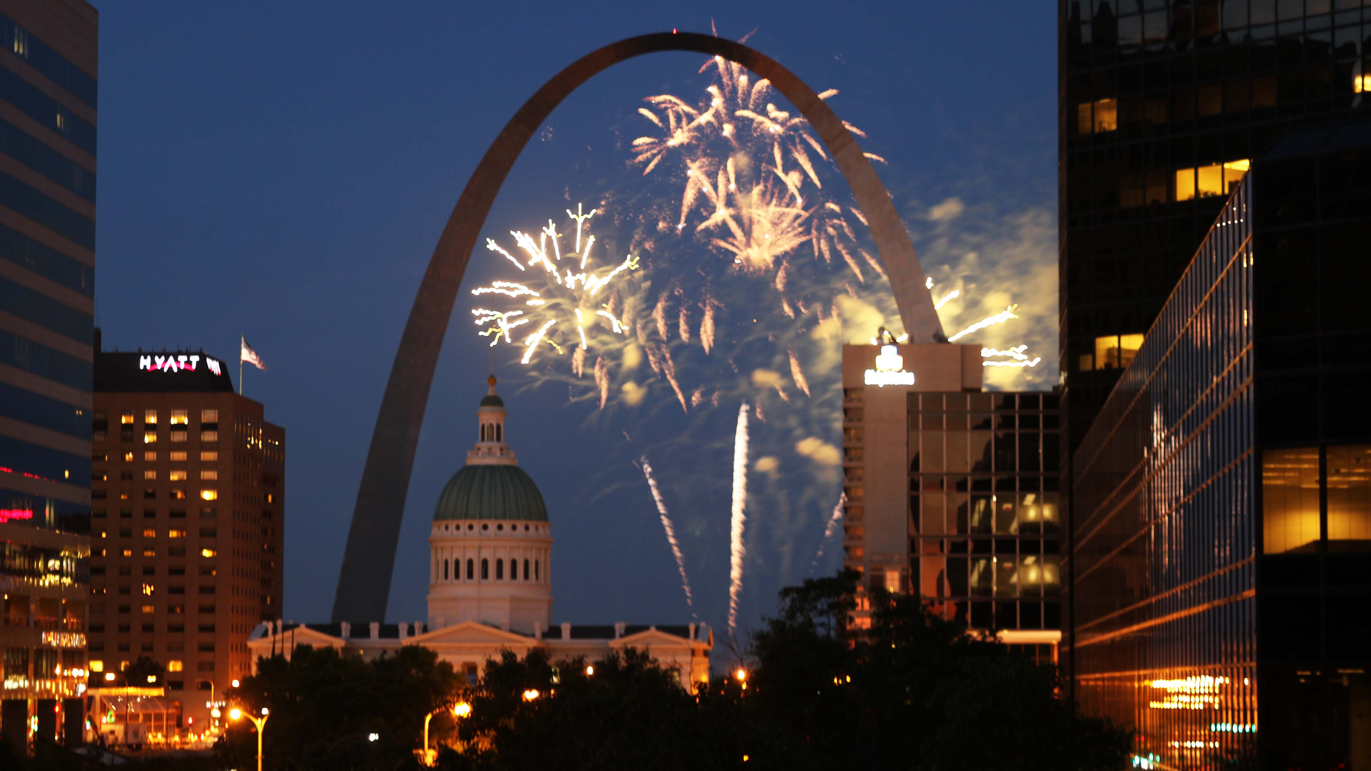 Photos: Fireworks return to the riverfront | ksdk.com