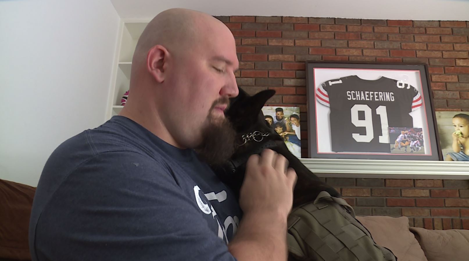 Local ex-NFL player gets service dog to help with injuries | ksdk.com