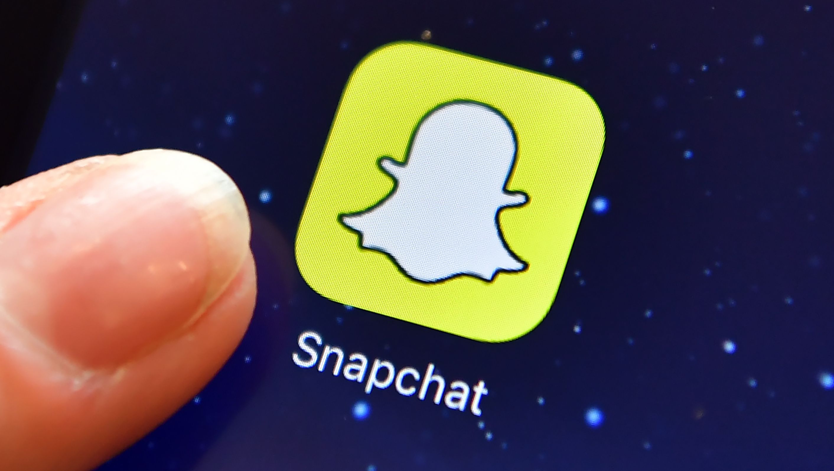 Here's how to control who can see you on Snapchat's new Snap Map ...