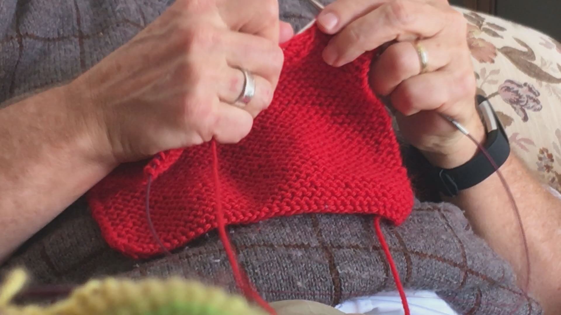 Knot your average knitter: Man continues family legacy | ksdk.com