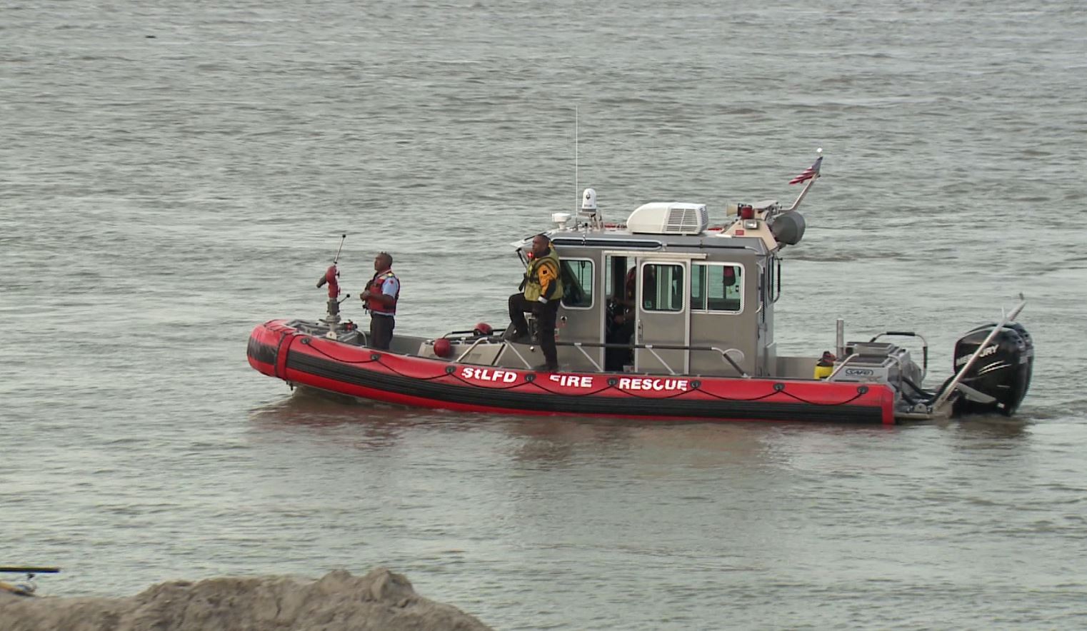 St. Louis Fire department rescues worker who fell into Mississippi ...