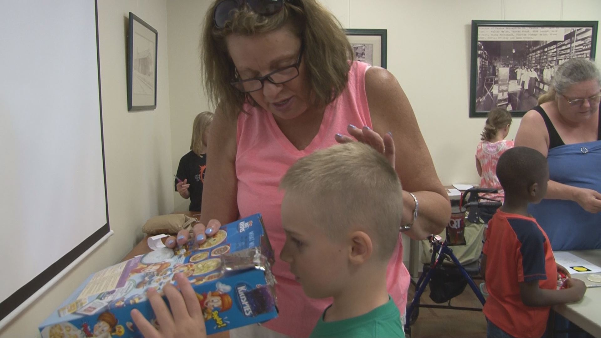 Kids make pinhole projectors to view eclipse | ksdk.com