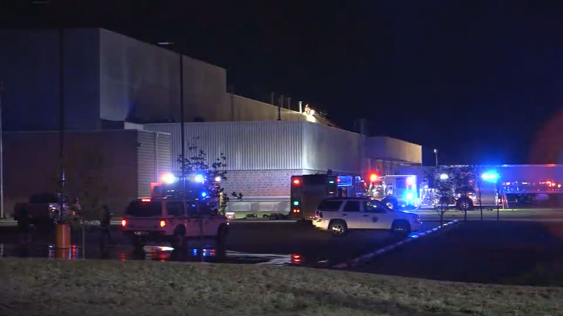 Firefighters battle 5-alarm fire at Anheuser Busch can production plant ...