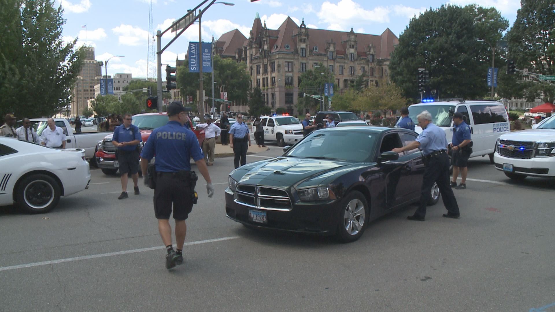 Courthouse brawl spills onto downtown streets | ksdk.com