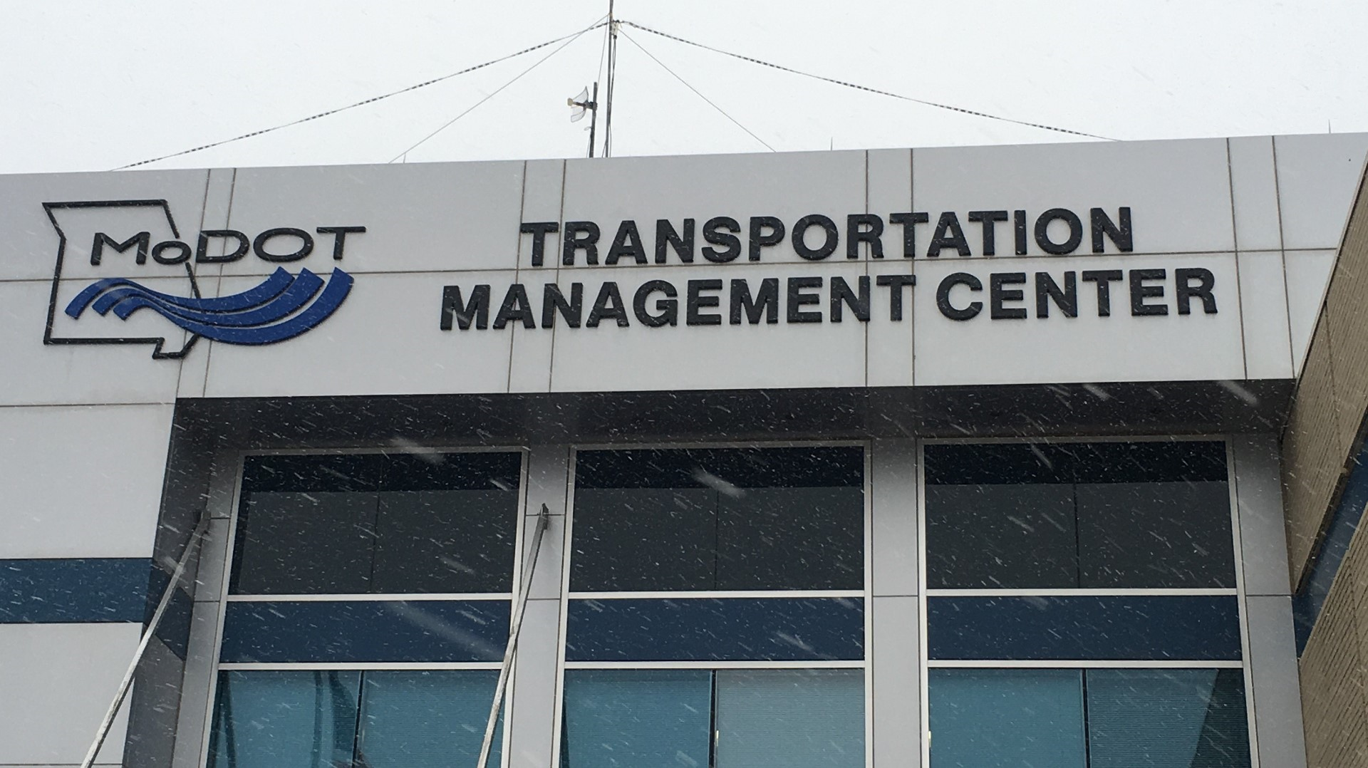 MoDOT crews prep for a white Christmas | ksdk.com